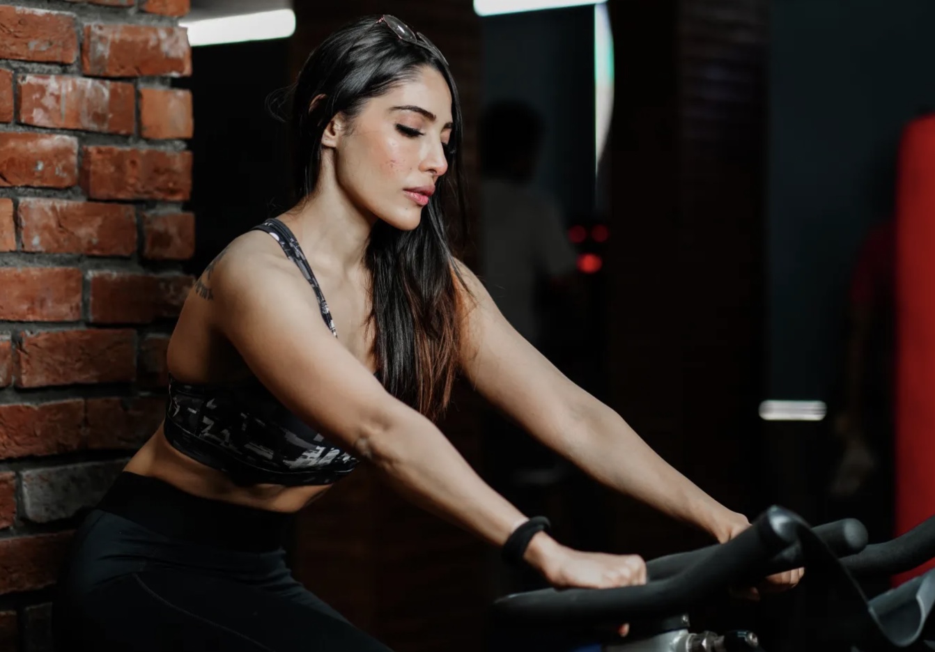 9 Step Plan on How to Be a Fitness Model - A Guide to Success