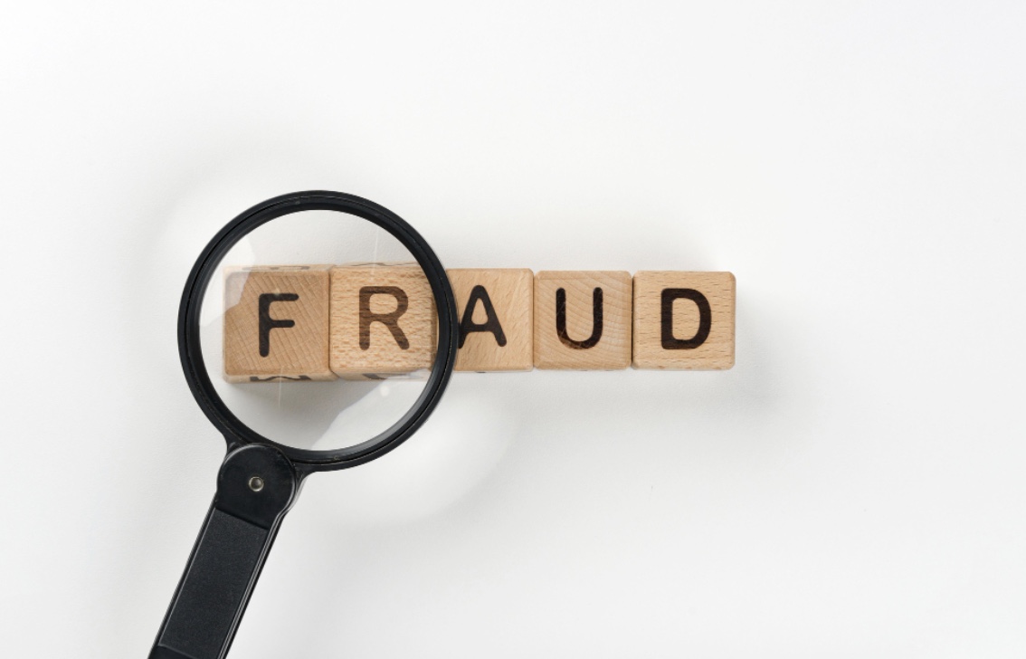 What Are the Warning Signs of Fraud?