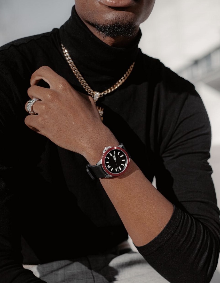 How to Wear Gold Accessories and Which One to Choose?