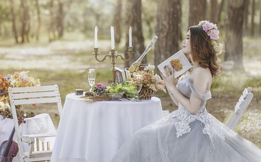 How To Have A Y2K Aesthetic Wedding That Will Leave Your Guests Speechless